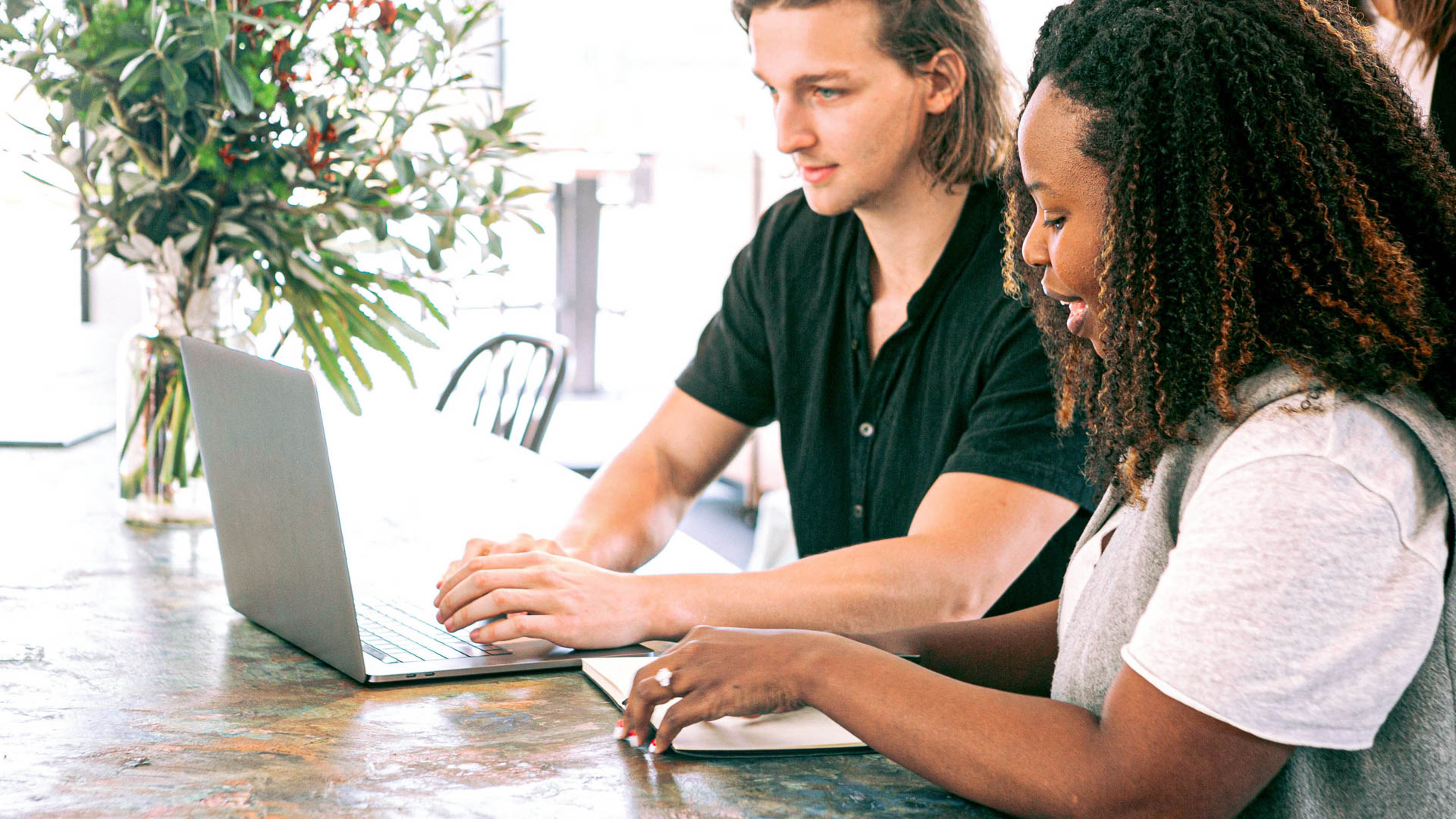 Social Media Manager Job Description | 2025 Guide & Duties