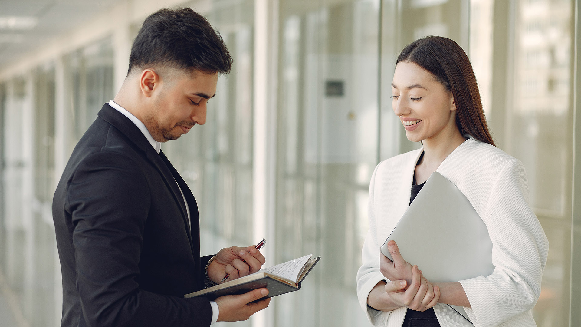 What Is a Medical Records Technician? (+ How to Become One)